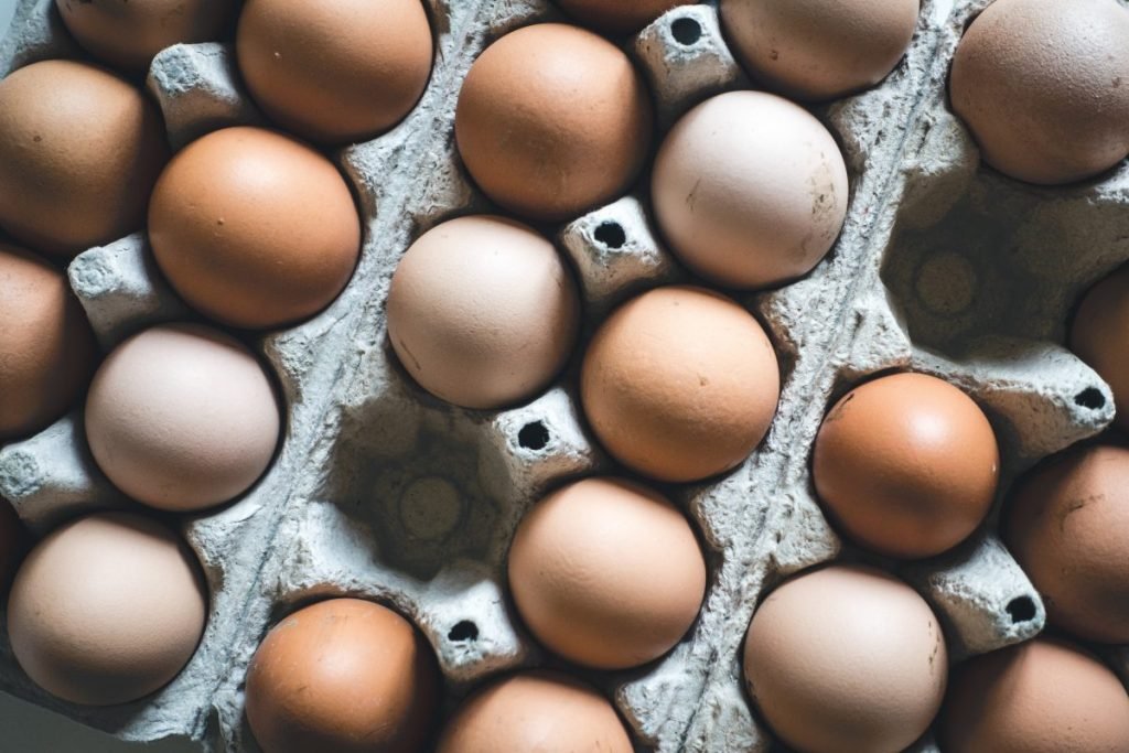 Crate of eggs from above | Pictures of food • Foodiesfeed • Food ...